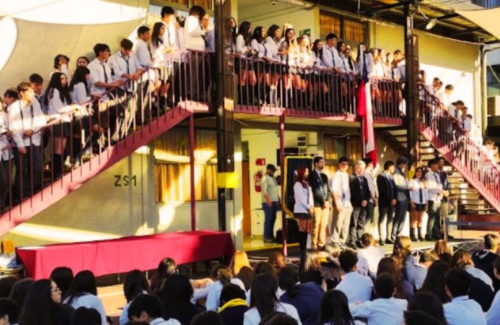 Tie Ceremony, un rito lleno de emoción - The English Institute